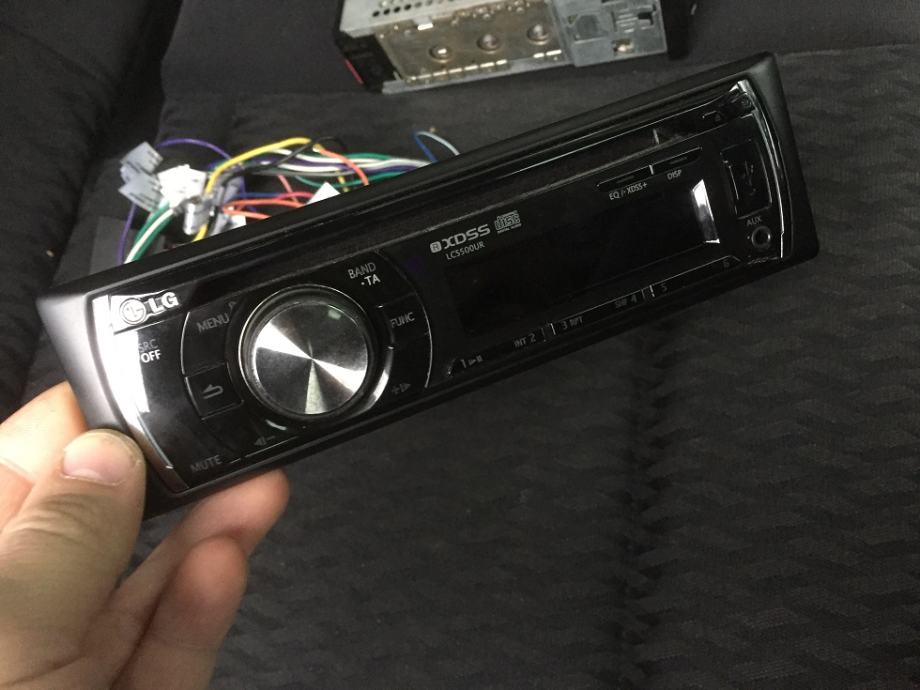 Auto radio LG LCS 500 UR, USB