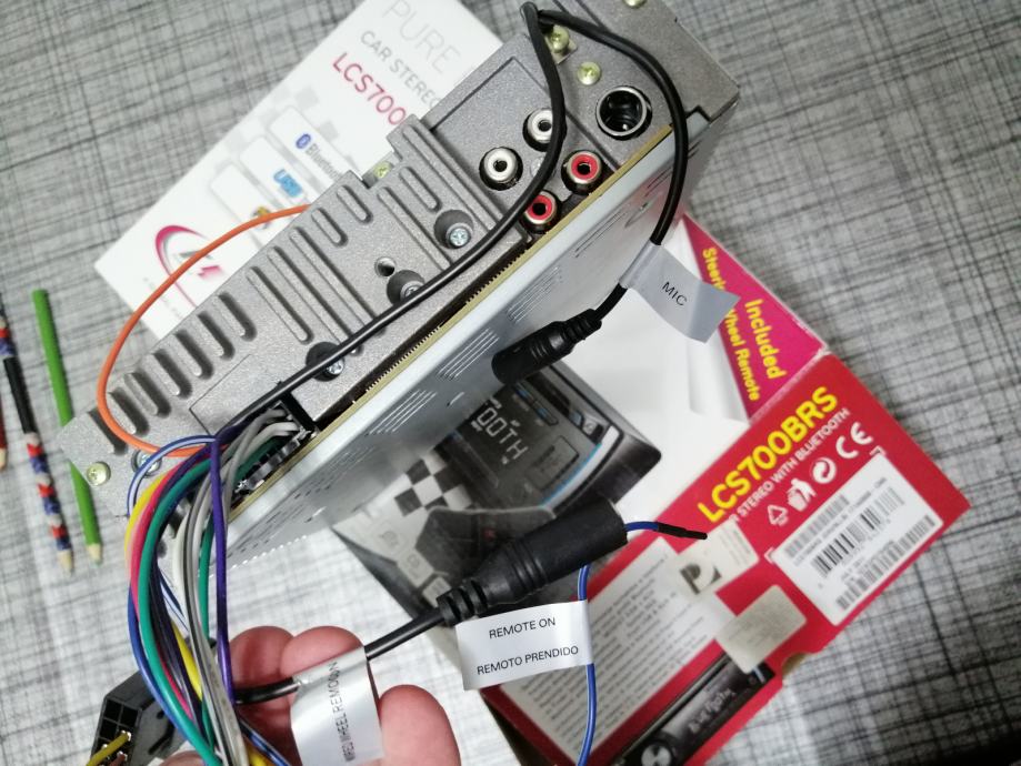 AUTO-RADIO LG LCS 700BRS USB/CD/MP3/WMA malo korišten, kutija. Papiri.