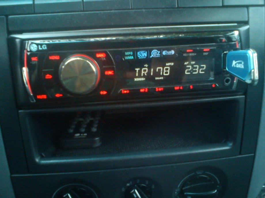 LG autoradio LCS 500UR