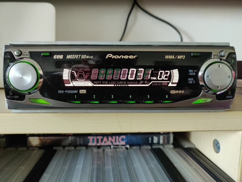 Auto-radio CD Pioneer DEH-P3600 Car Stereo, pločica na skidanje.