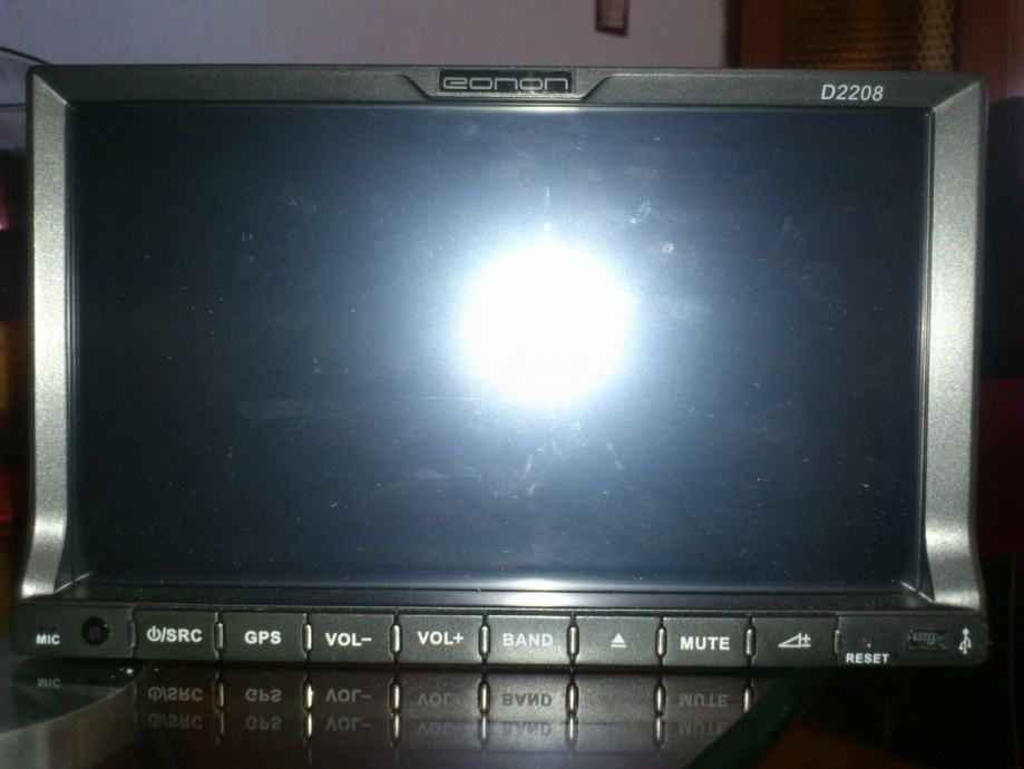Prodajem -HITNO!!!- auto dvd player Eonon D2208 2din univerzal