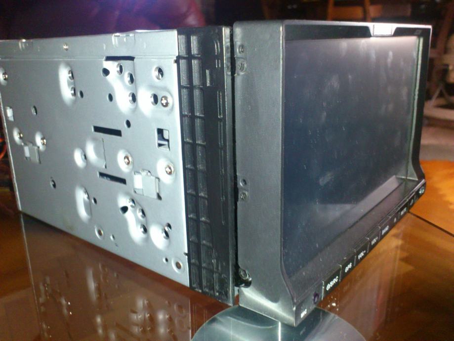 Prodajem -HITNO!!!- auto dvd player Eonon D2208 2din univerzal