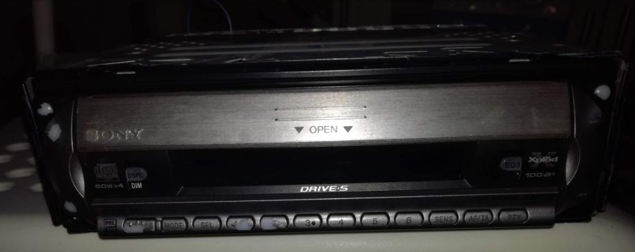 Sony auto radio CDX - R3350