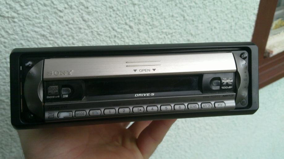 SONY CDX - R3350 MP3