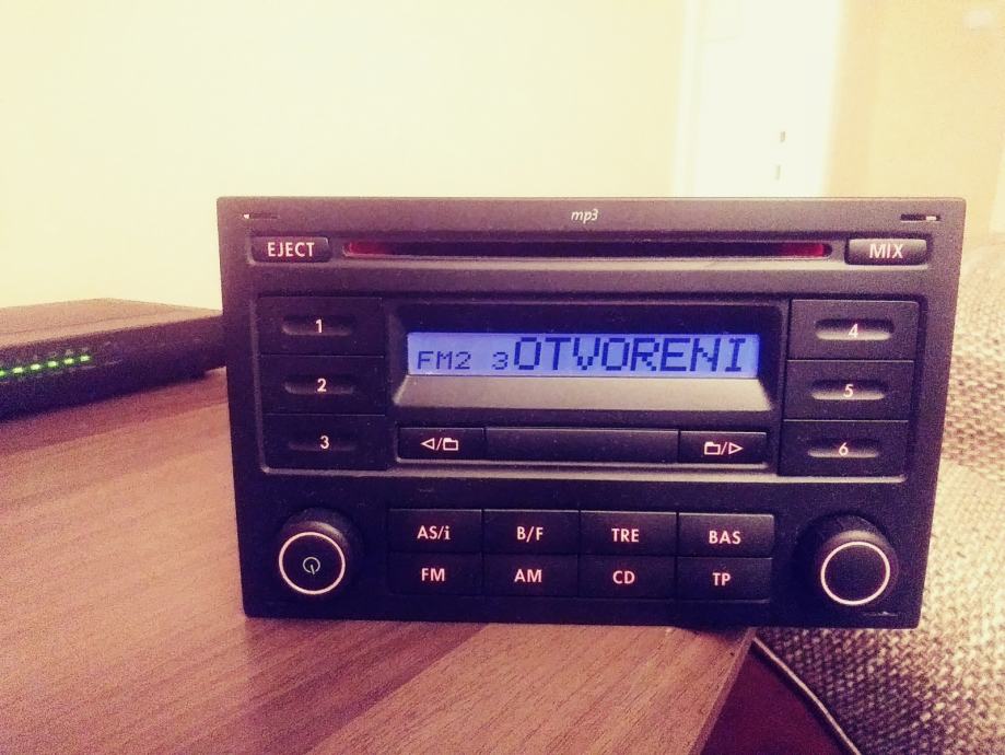 WV RCD 200 Orginalni autoradio MP. za GOLFa IV,Passata,Pola,Caddy, itd