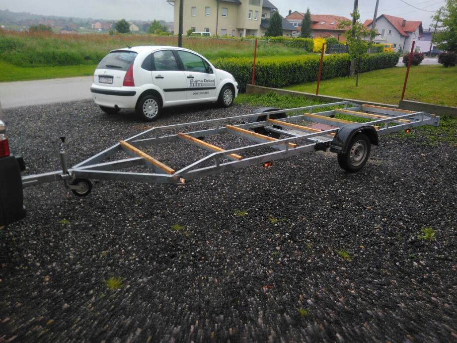 Prikolica za auto