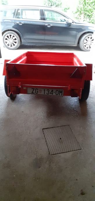 Prodajem auto prikolicu u dobrom stanju