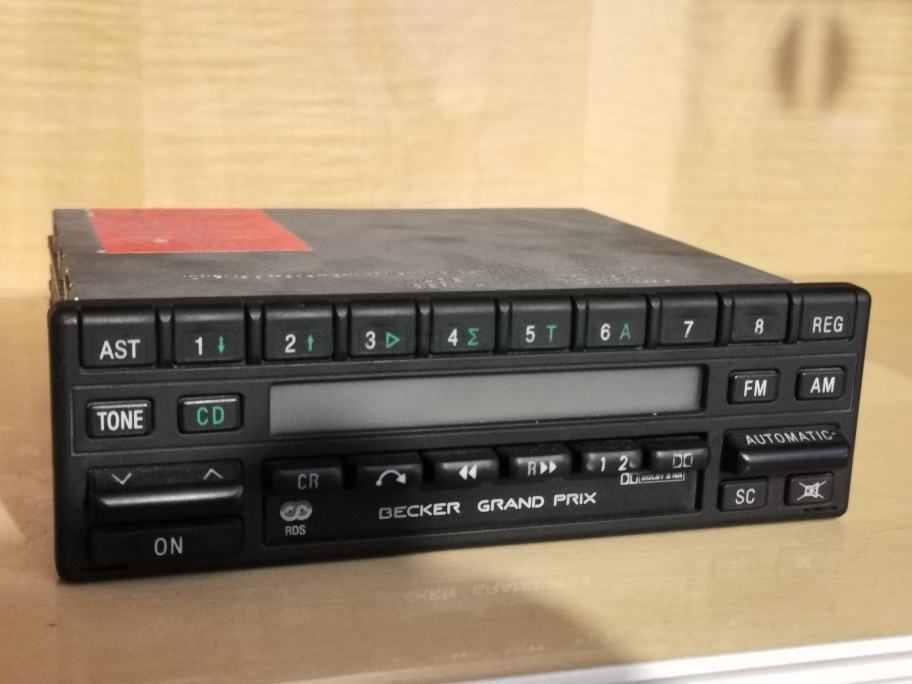 BECKER Grand Prix radio, Mercedes W124 original. Savršeno stanje.