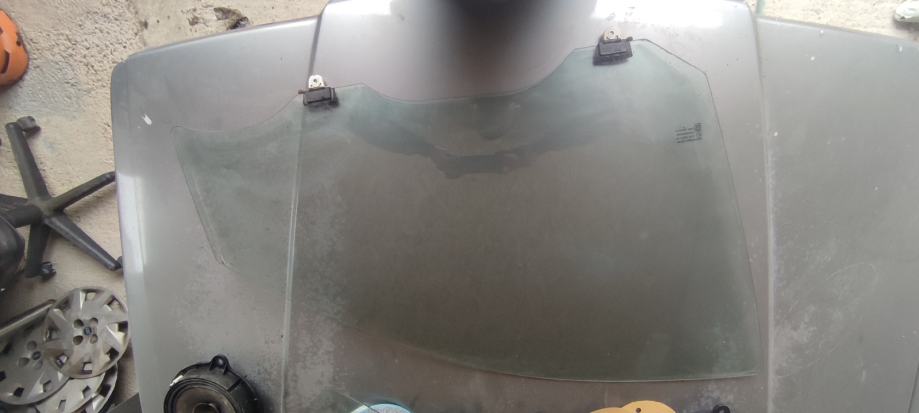 Nissan Micra 2013 STAKLA SUVOZAČEVE STRA E