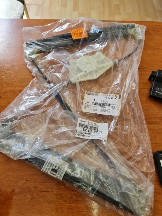 PODIZAČ STAKLA ZADNJI DESNI PORSCHE CAYENNE 95553346203