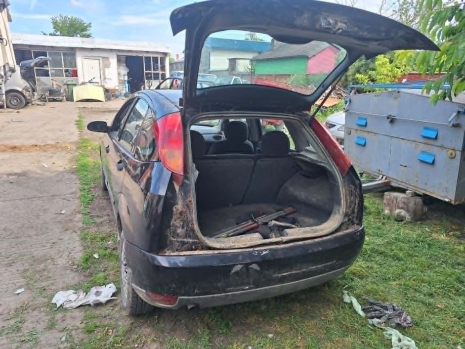 stakla ford focus mk1 2000g.