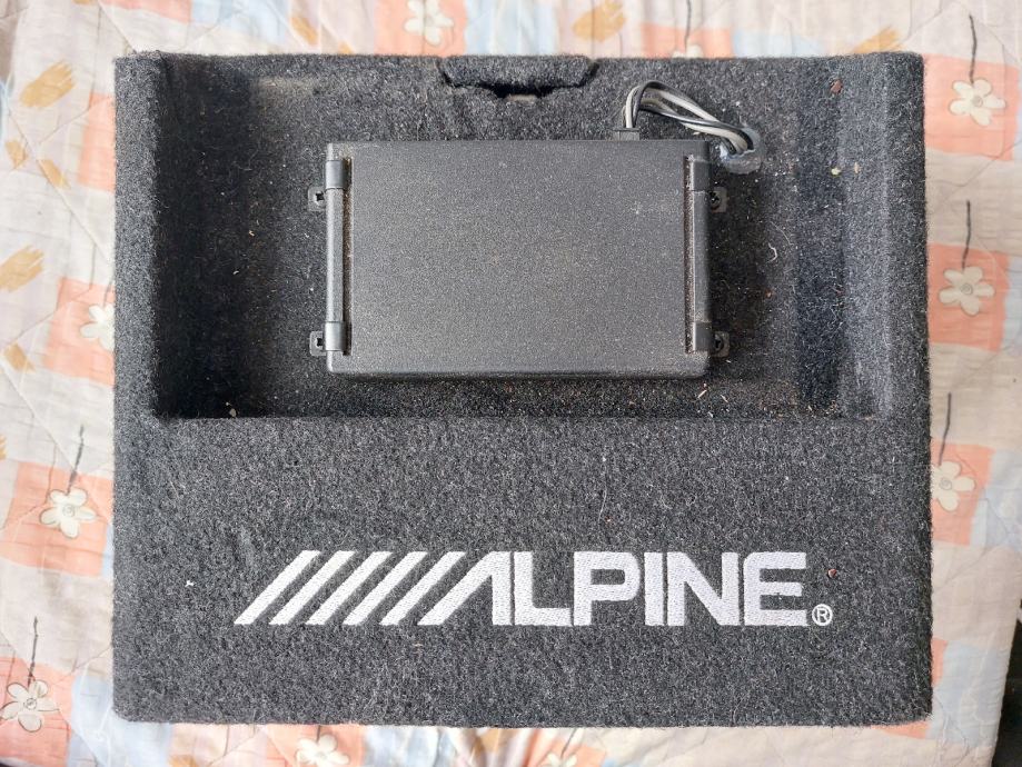 Alpine SWE-815 aktivni subwoofer