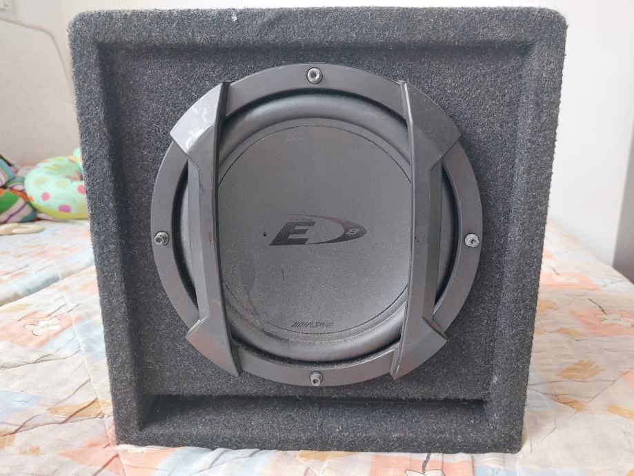 Alpine SWE-815 aktivni subwoofer