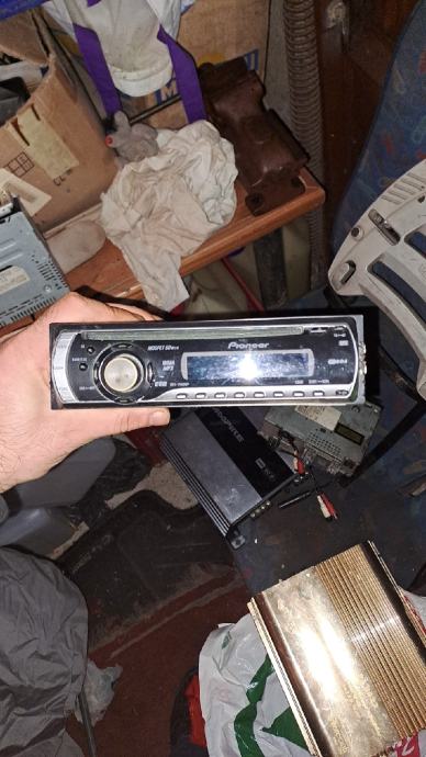 AUTO POJAČALA CARAT I AMFIRE OKO 400WATTI IMAJU POJAČALA AUTO RADIA