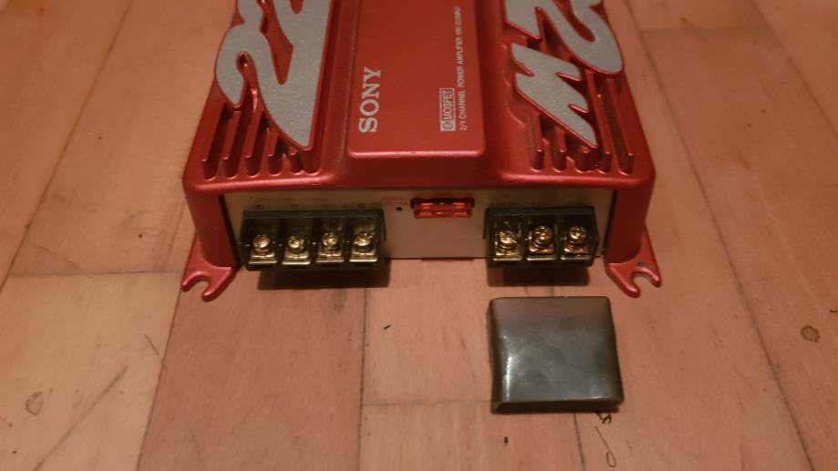 Auto pojačalo Sony XM-222MK2 222W i woofer Magnat Xpress 10 150W/300W