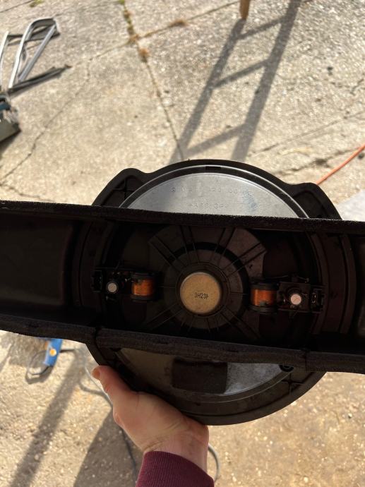 Mercedes e220 w211 subwoofer zvucnik