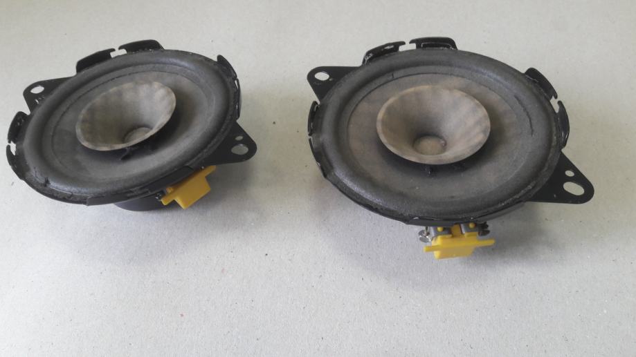 prodajem auto zvučnike iz Fiat punto 2002. god.