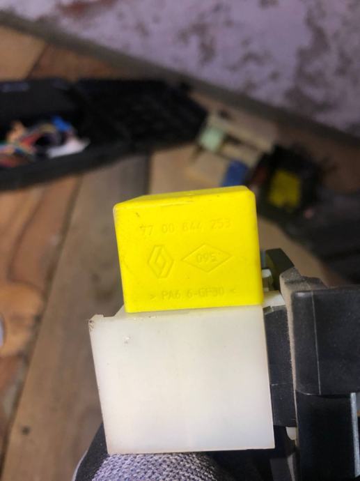 7700844253 - RELEJ KUTIJE S OSIGURAČIMA RENAULT CITROEN