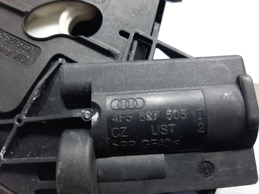 BRAVA GEPEKA AUDI A4 (B8) > 07-11 4F5827505D