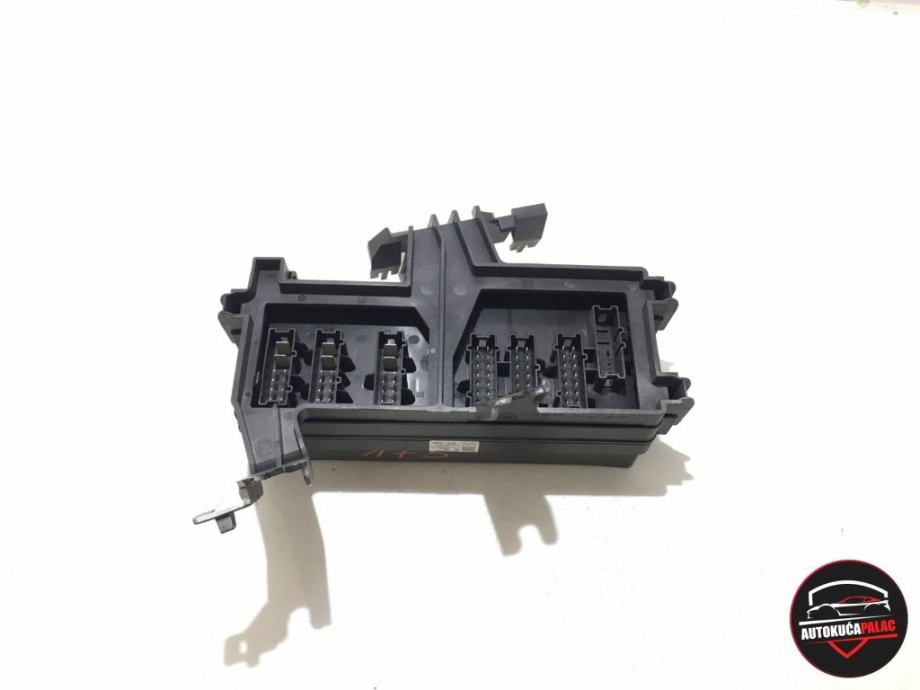 KUTIJA OSIGURAČA Mercedes W251 R-KLASA A1645400272 E12284