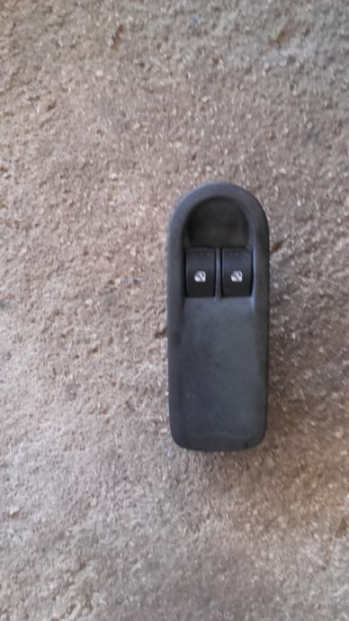 Megan 2 prekidac prozora