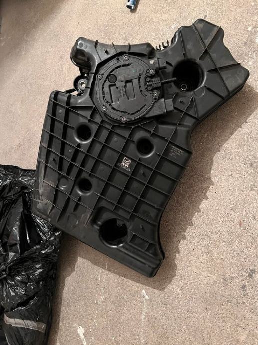 MERCEDES E KLASA W213 REZERVOAR AD BLUE SA PUMPOM A2134709301