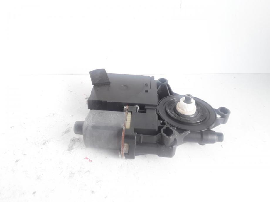 MOTORIC PODIZACA 1K0959792N 1K0959702AR 0130822451 Volkswagen GOLF V 2