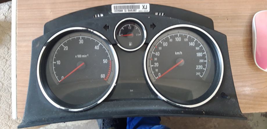 Opel Astra H instrument tabla km sat 13225988