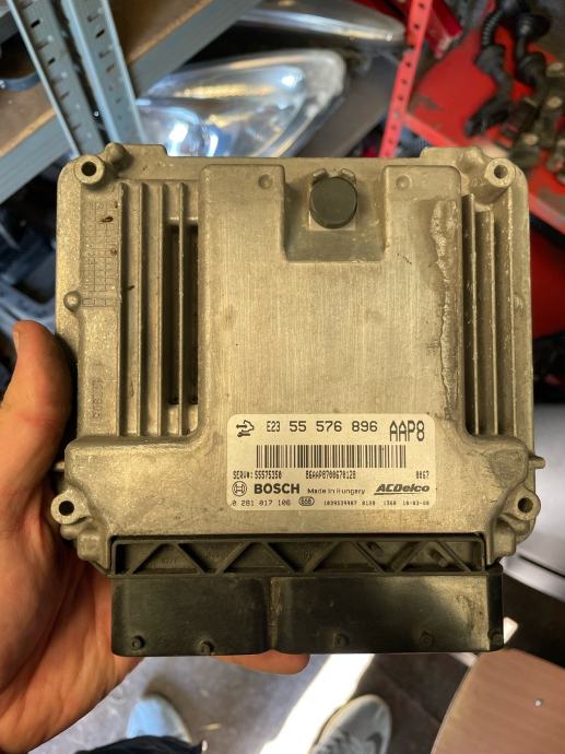 OPEL CORSA D KOMPJUTER MOTORA 55576896 0281017106 Opel Bosch