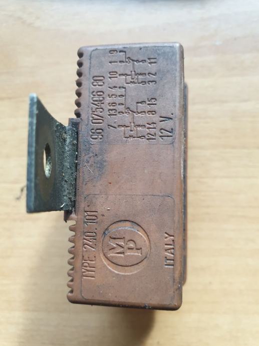 RELEJ BITRON PEUGEOT CITROEN 240109 240.101. 96 075406 80 9607540680