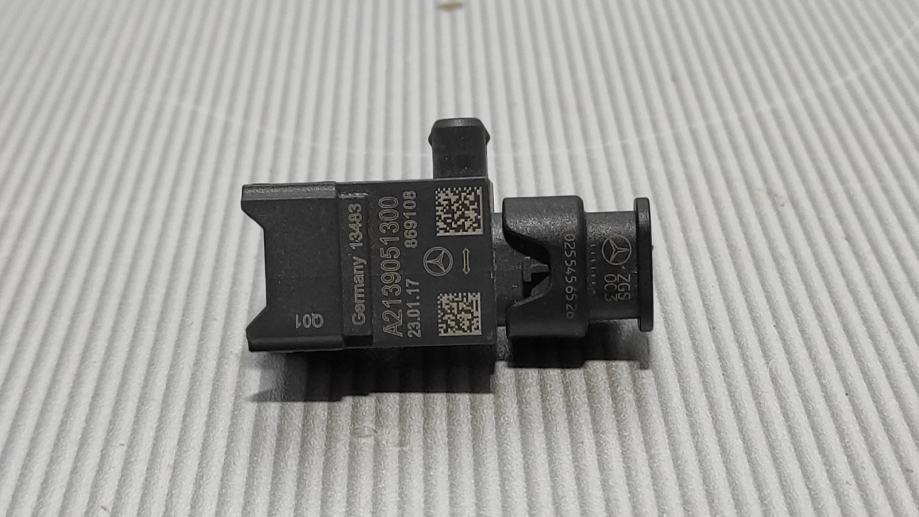 SENZOR AIRBAGA MERCEDES C KLASA (W205/S205) > 14-18 A2139051300