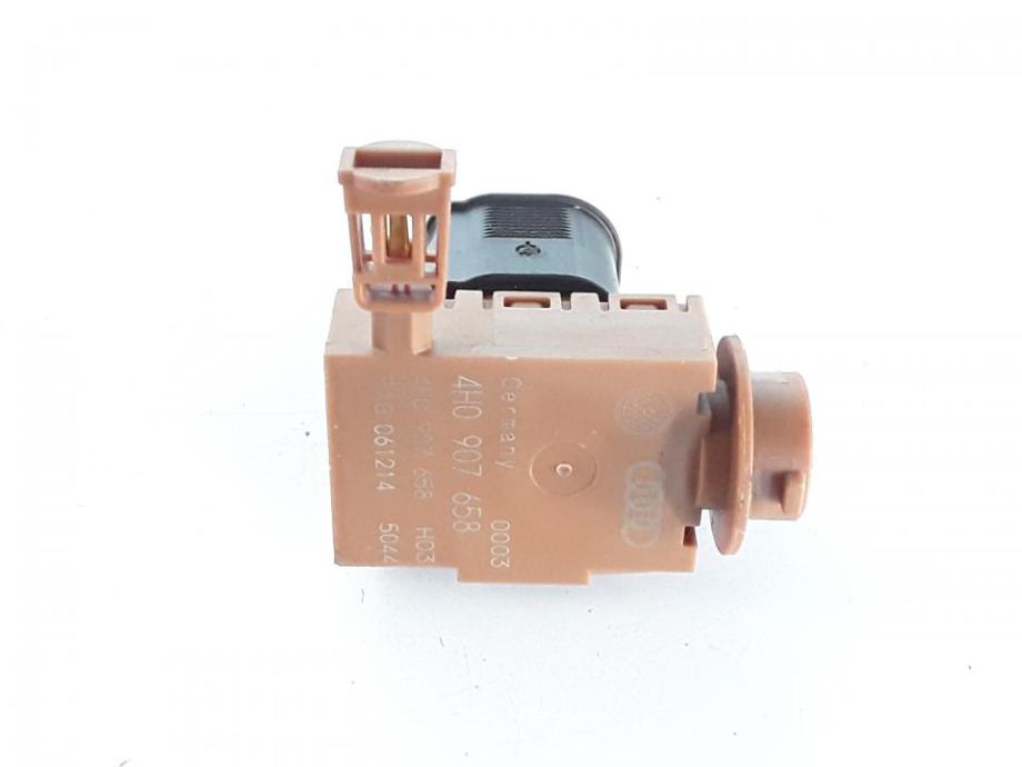 SENZOR PRITISKA 4H0907658B AUDI A8 4H0 2010-2013
