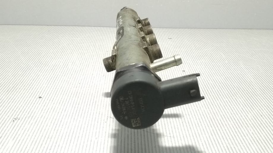 SENZOR PRITISKA GORIVA ALFA ROMEO 159 > 05-11 281002507