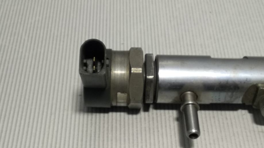 SENZOR PRITISKA GORIVA BMW SERIJA 3 (E90/E91) > 08-11 281002949