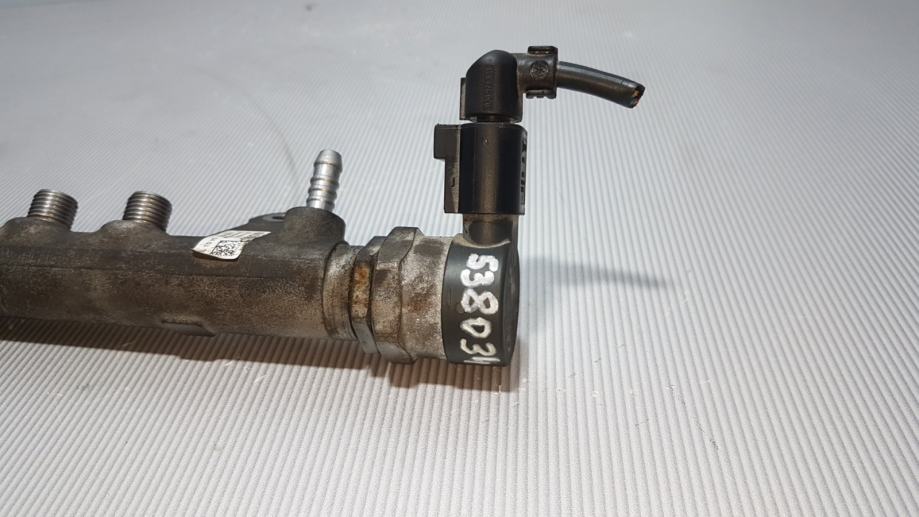 SENZOR PRITISKA GORIVA VW PASSAT B6 > 05-10 057130764H