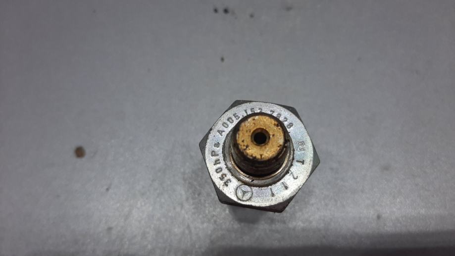 SENZOR ULJA MERCEDES A KLASA (W169) > 04-07 A0051537828
