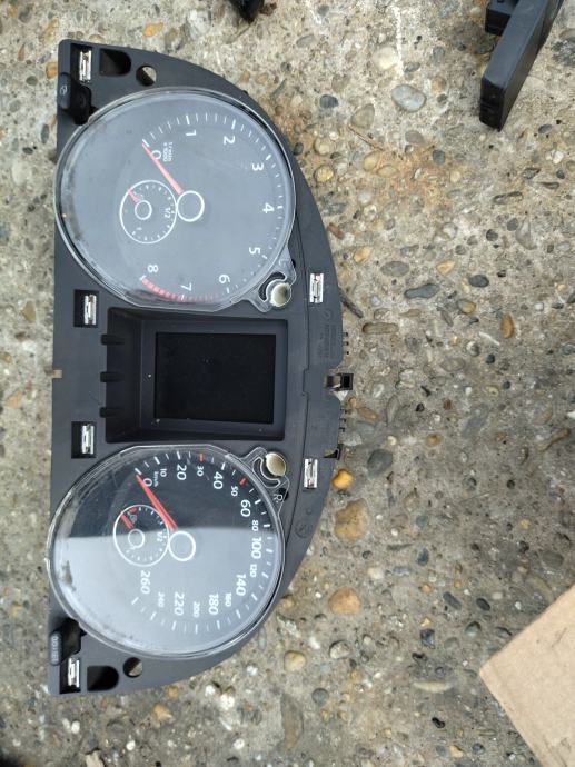 VW golf 5 plus kilometar sat