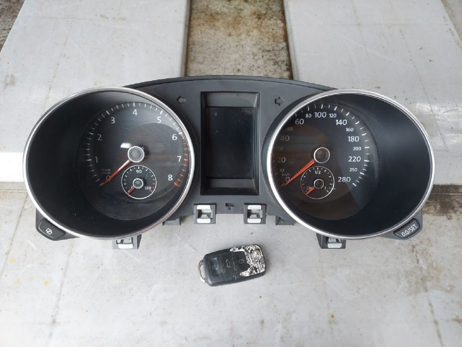 VW Golf 6 GTI kilometar sat armatura celer cluster tacho 5K6920870B
