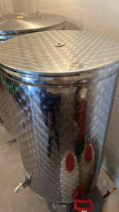 Dvije Inox bacve od 300 i 400 lit. kvaliteta Ghidi