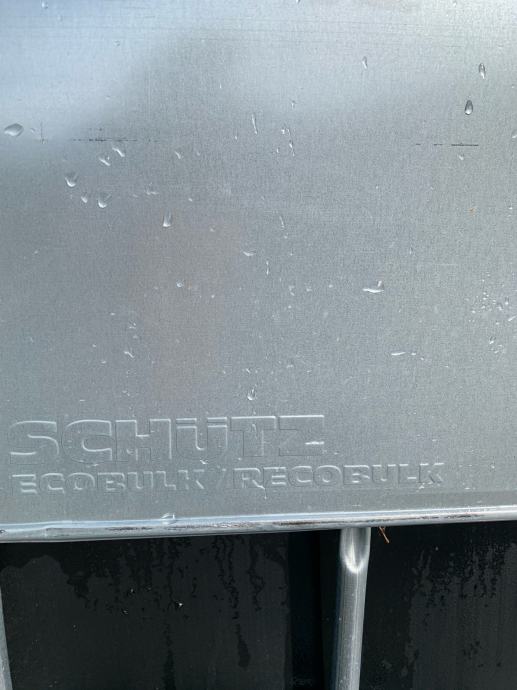 SZHUTZ Rezervar za vrt~~cist,uredan,na pocinacanoj paleti~~