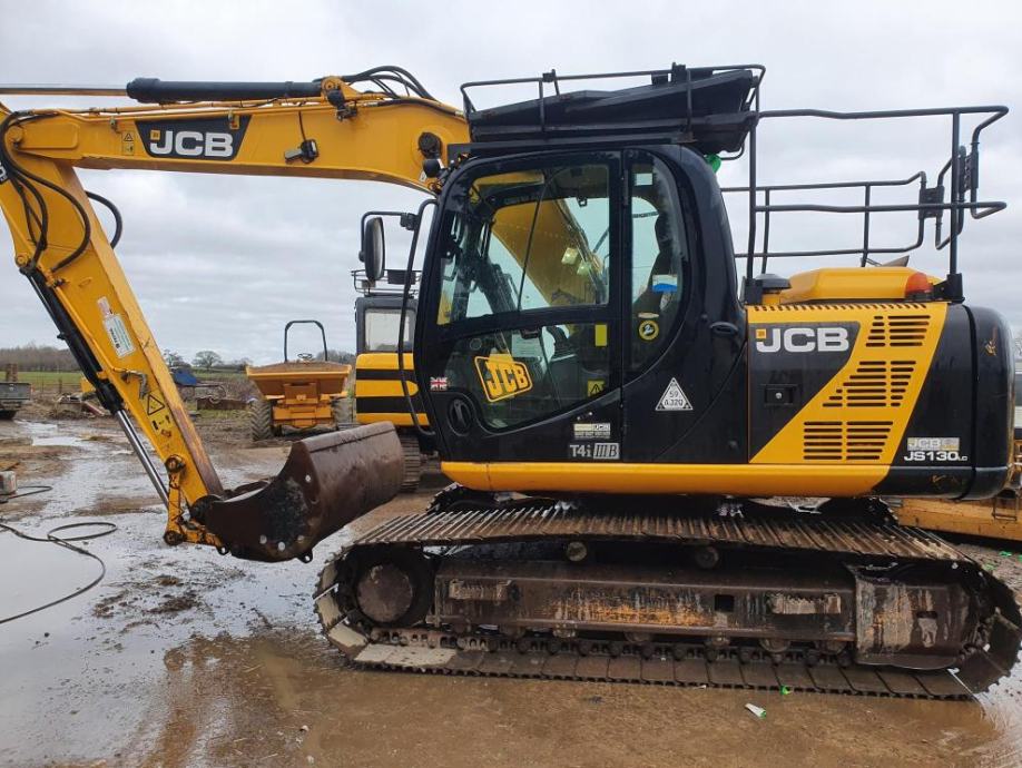 BAGER GUSJENIČAR JCB JS 130 LC #2014.G# #5400 RADNIH SATI#
