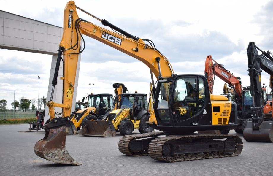 BAGER GUSJENIČAR JCB JS131LC, 2017.