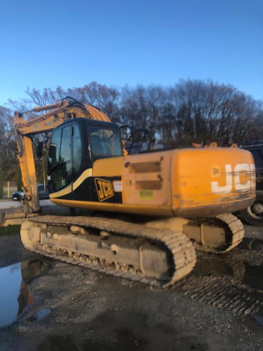 BAGER JCB 210 LS GUSJENIČAR