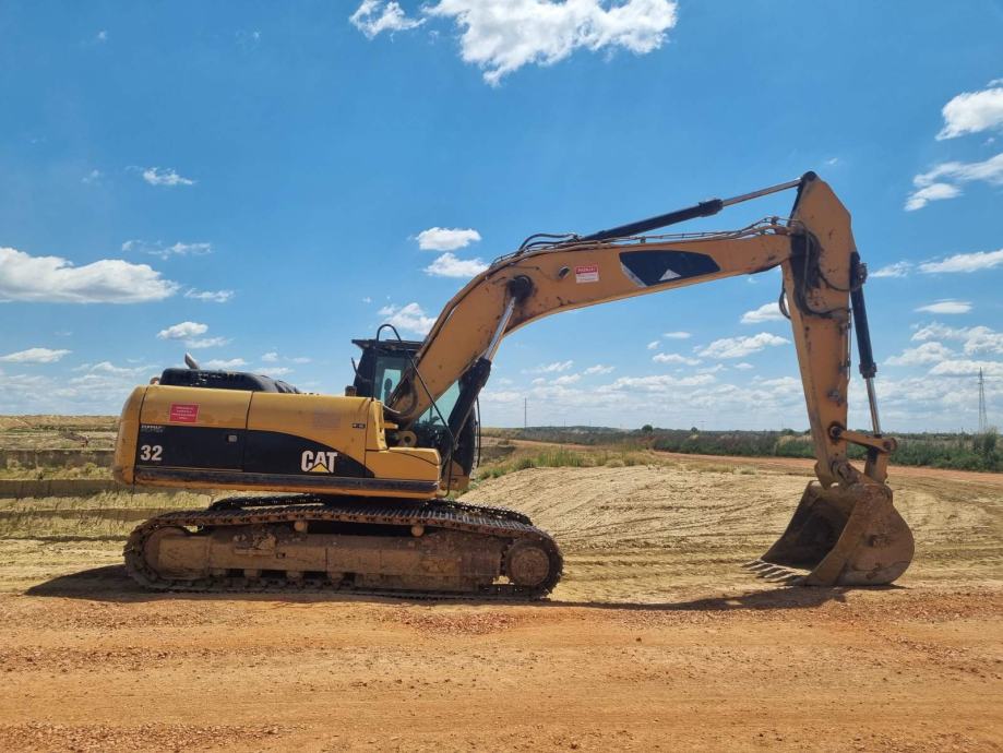 CAT 324D