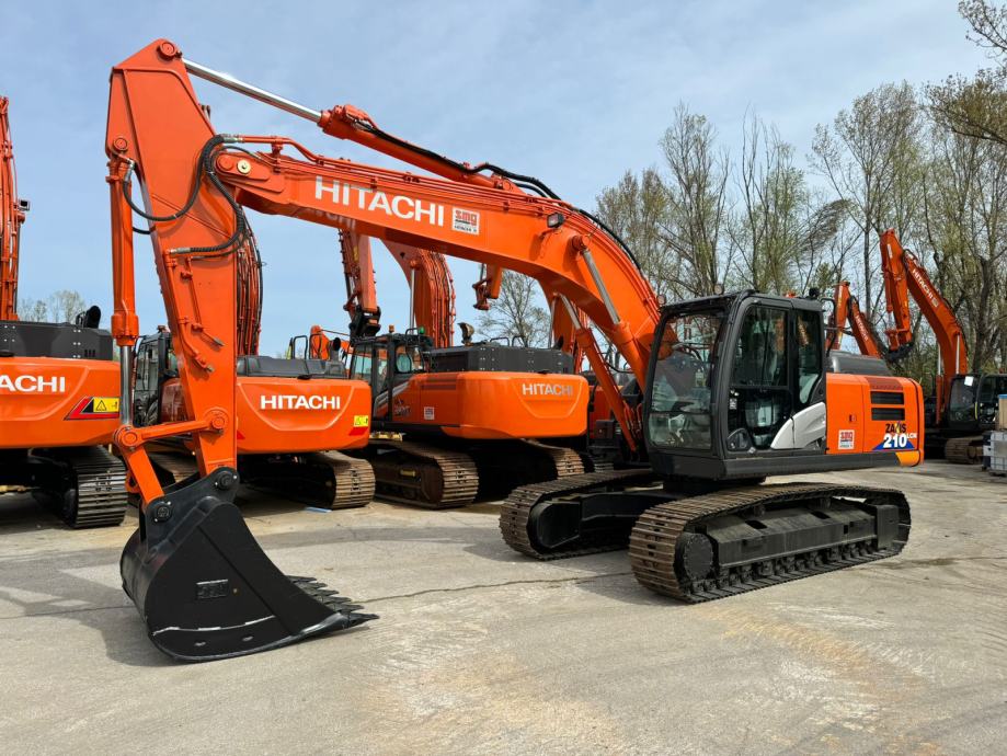 HITACHI ZX210-6