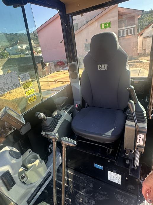 Mini bager CAT 5.5 tona