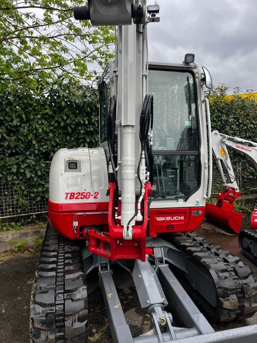 TAKEUCHI BAGER TB250-2 (5t)