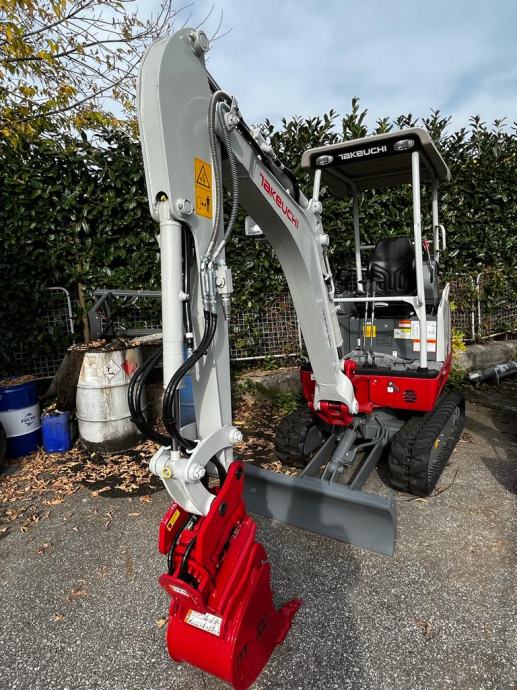 BAGER TAKEUCHI TB216UB NOVO! (1,8t)