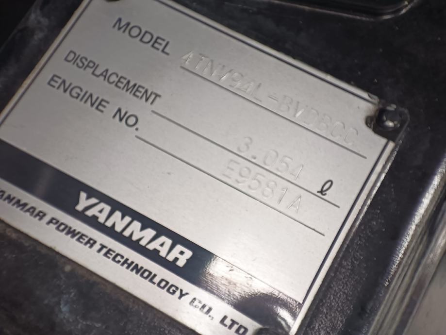 Tvornički novi mini bager 6 tona YANMAR MOTOR MARKE : RIPPA R360