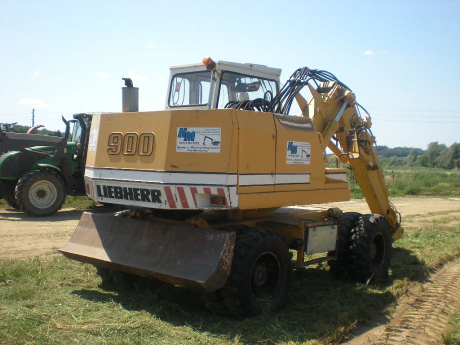 LIEBHERR 900